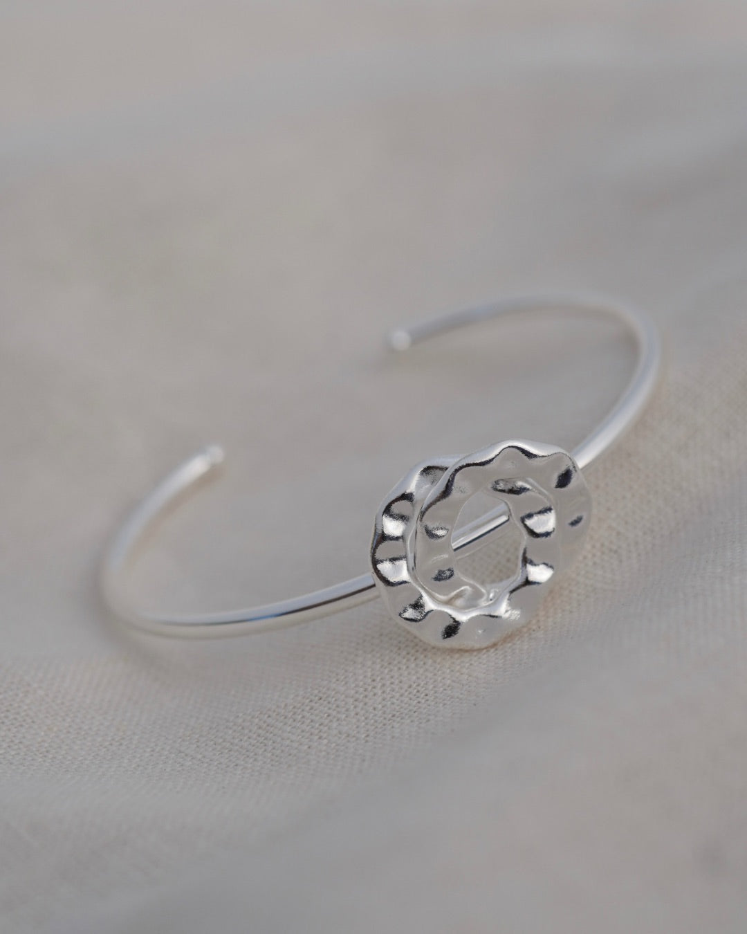 Esclava Silver círculo martillado – Tauler Joyas